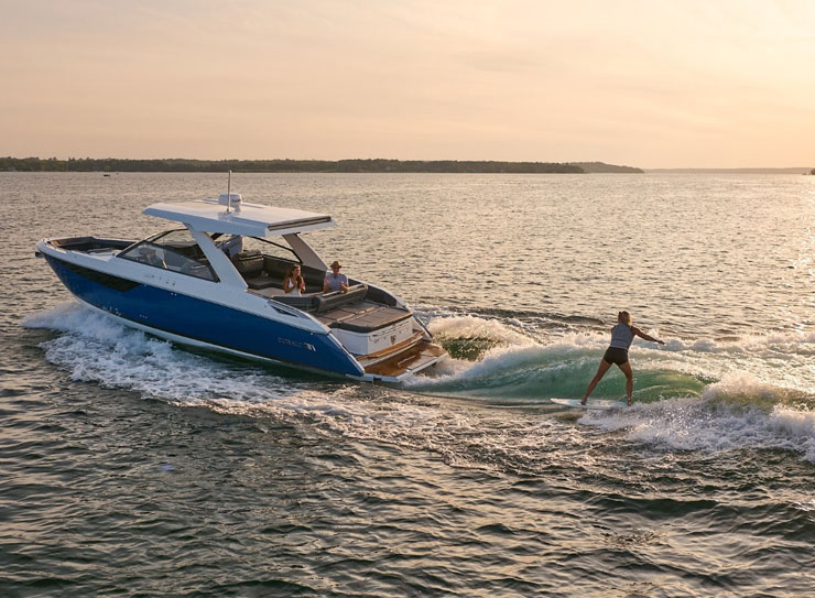 Walkthrough the new R35 Surf by Cobalt Boats - Cobalt Boats