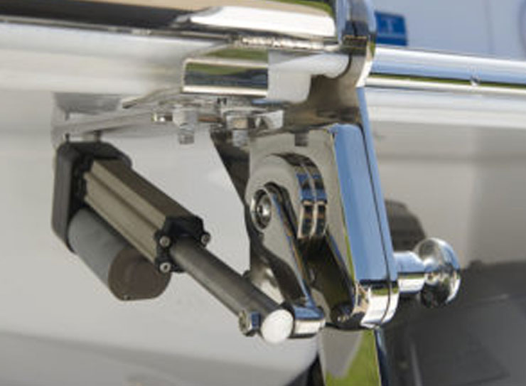 E-Step, electrically powered swim-step. - Cobalt Boats